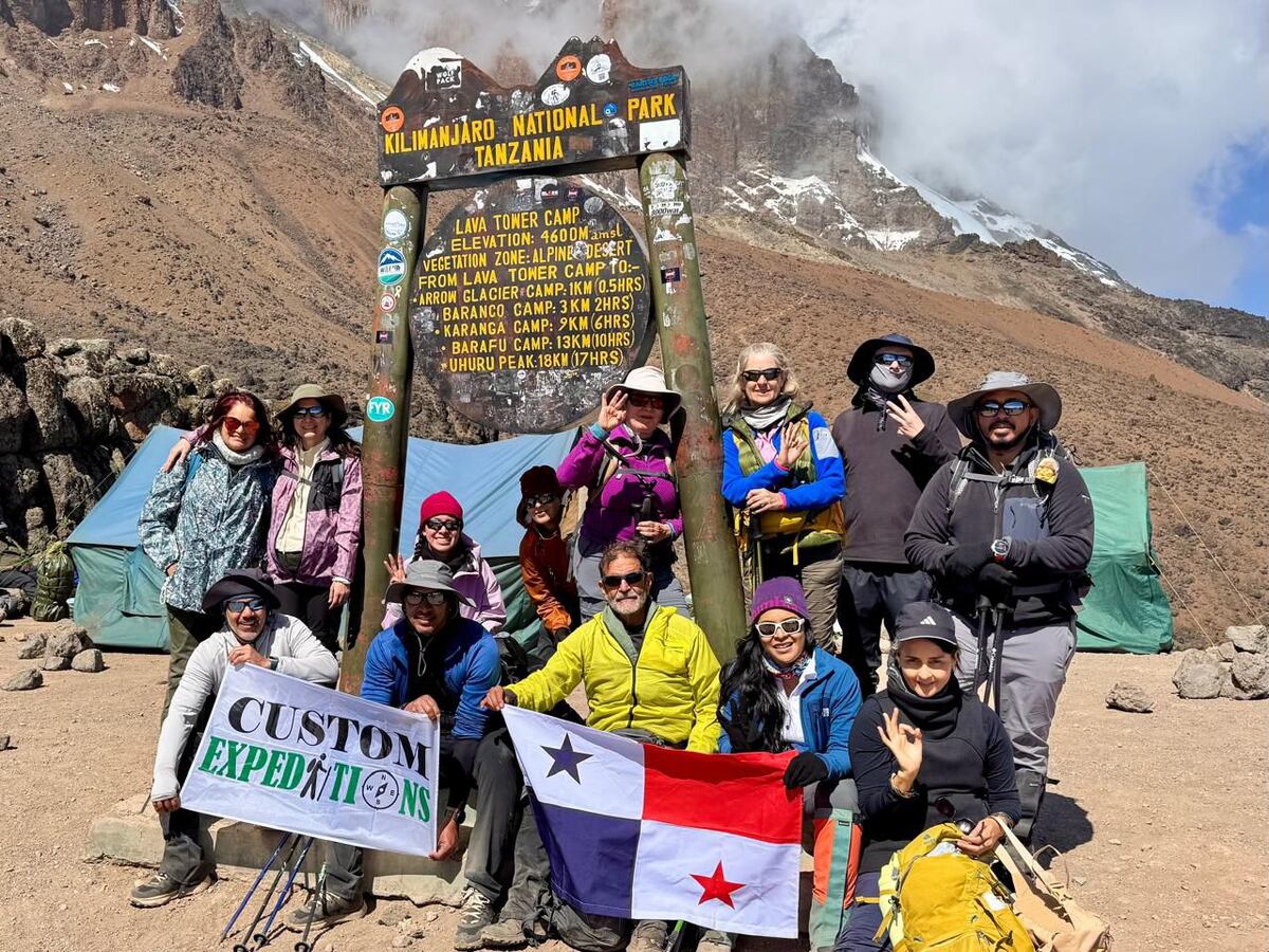 Cómo plantar la bandera panameña en la cima del Kilimanjaro a los 80 ...