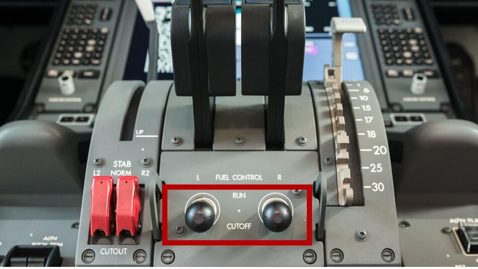 Cómo funcionan los interruptores de combustible de los aviones Boeing señalados en el accidente ...