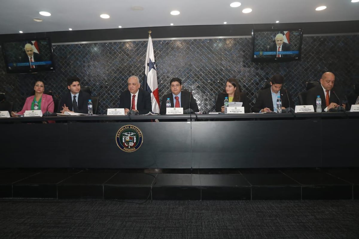 Avanza la propuesta de ley que busca que más funcionarios presenten ...